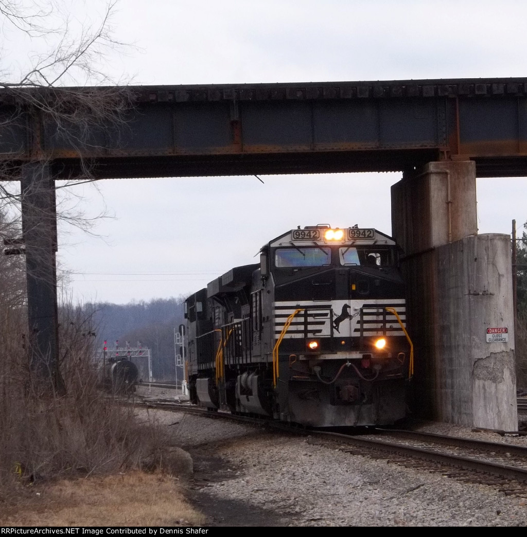 Close Quarters At Kenova